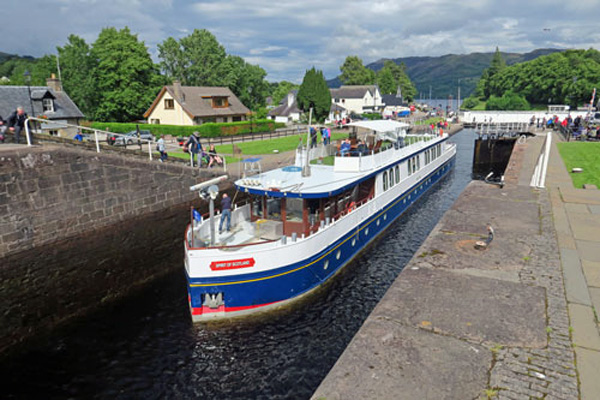 Hotel Barge Spirit of Scotland PHOTOS | Barging in Scotland | Barge ...